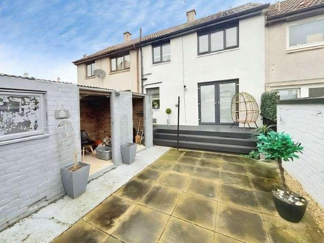 2 bed house for sale