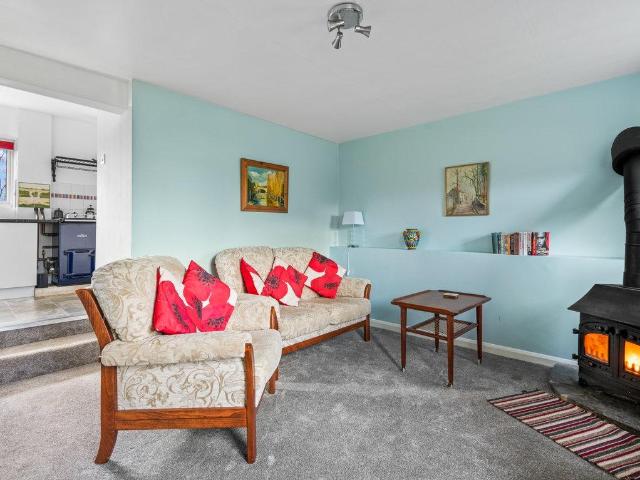 2 bed house for sale