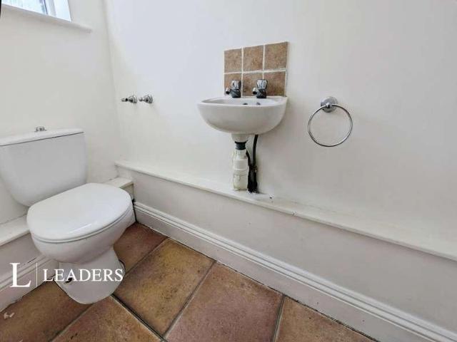 2 bed house for sale