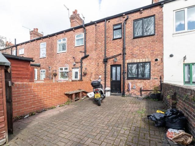 2 bed house for sale