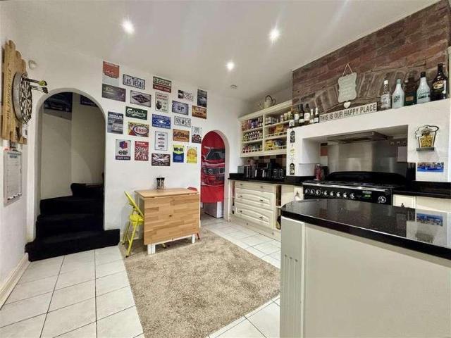 2 bed house for sale