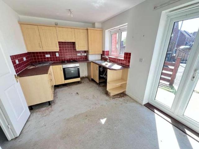 2 bed house for sale
