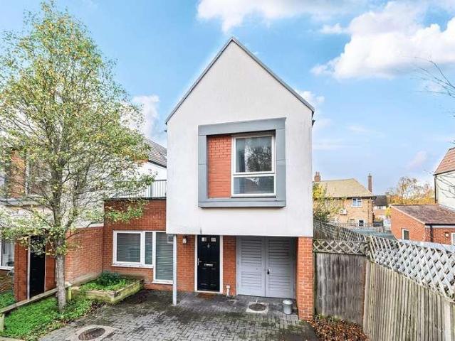 2 bed house for sale