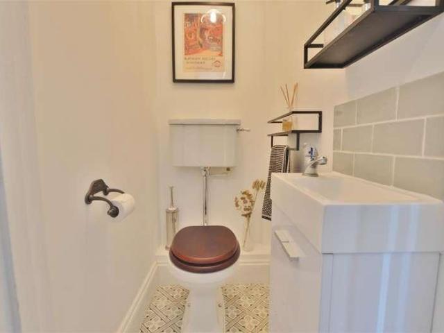 2 bed house for sale
