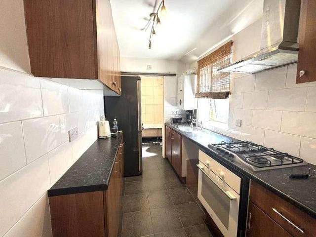 2 bed house for sale