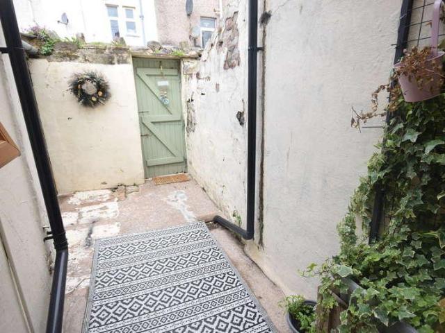 2 bed house for sale