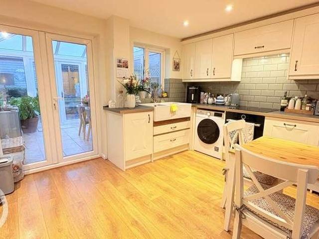 2 bed house for sale