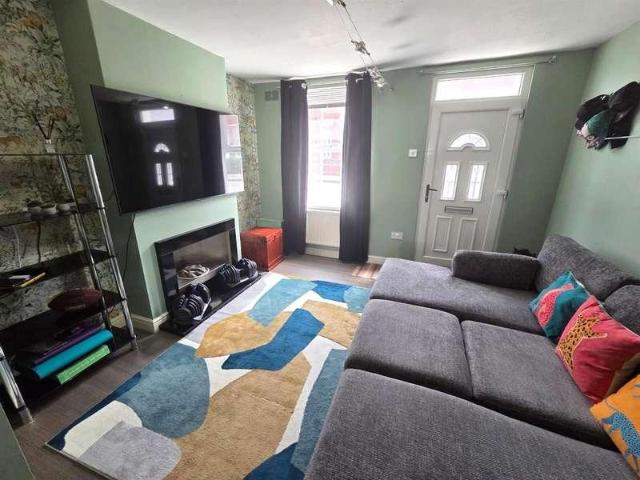 2 bed house for sale