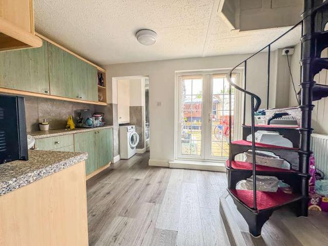 2 bed house for sale