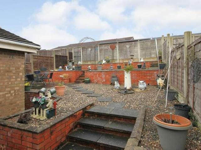 2 bed house for sale