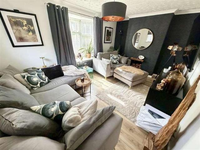 2 bed house for sale