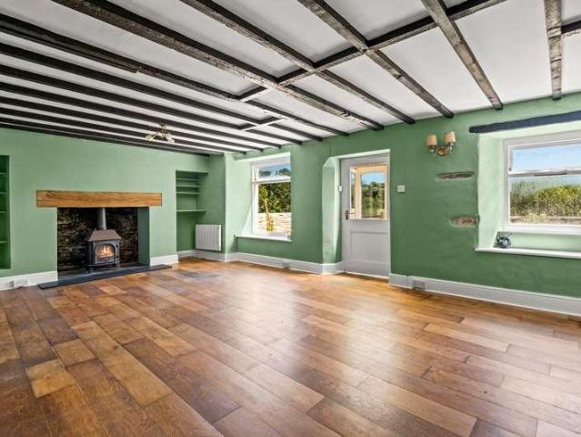 2 bed house for sale