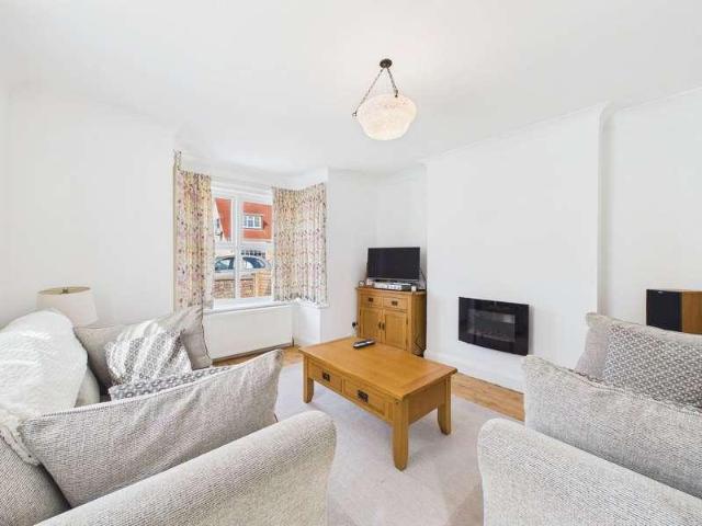 2 bed house for sale
