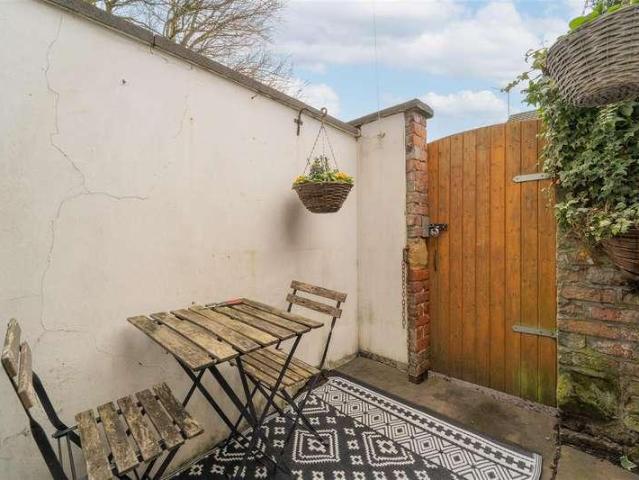 2 bed house for sale