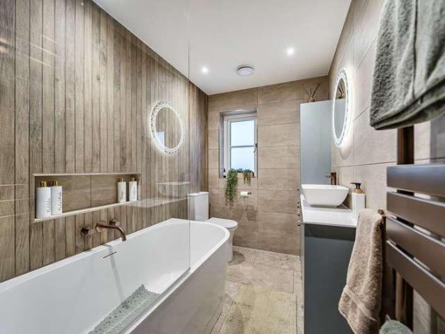 2 bed house for sale