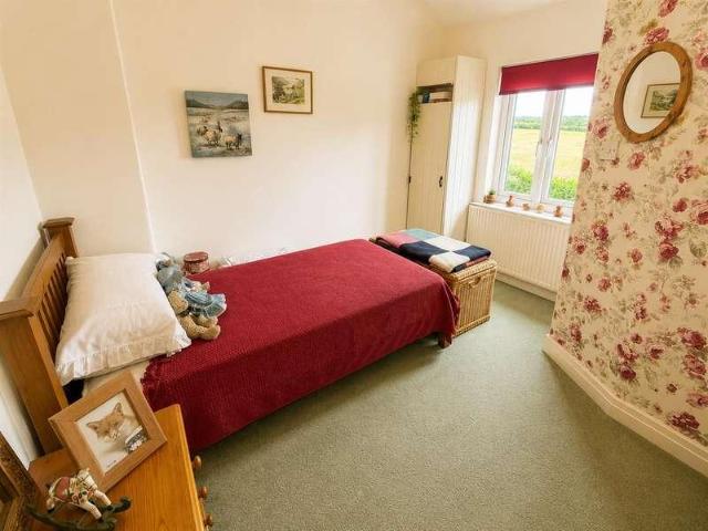 2 bed house for sale