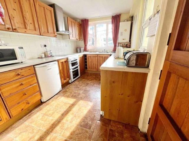 2 bed house for sale