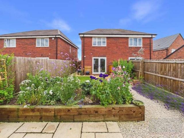 2 bed house for sale