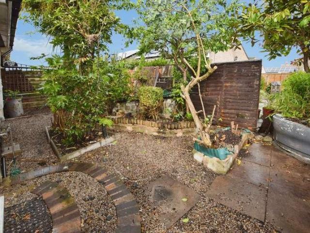 2 bed house for sale