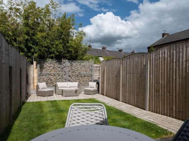 2 bed house for sale