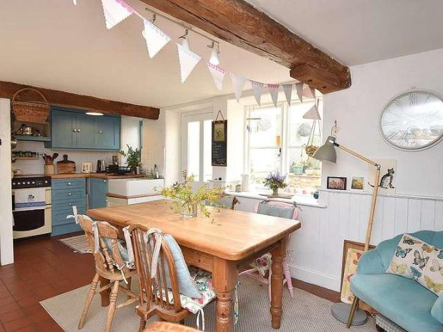 2 bed house for sale