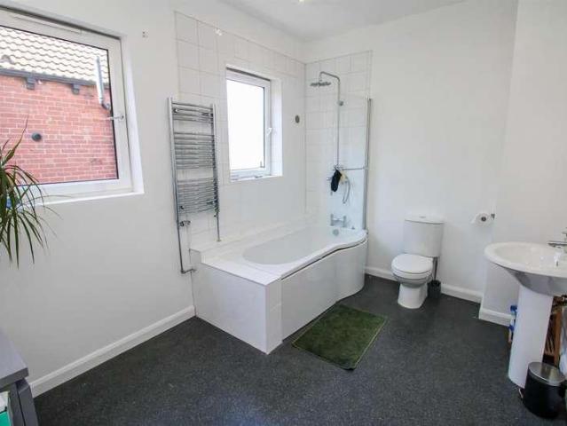 2 bed house for sale