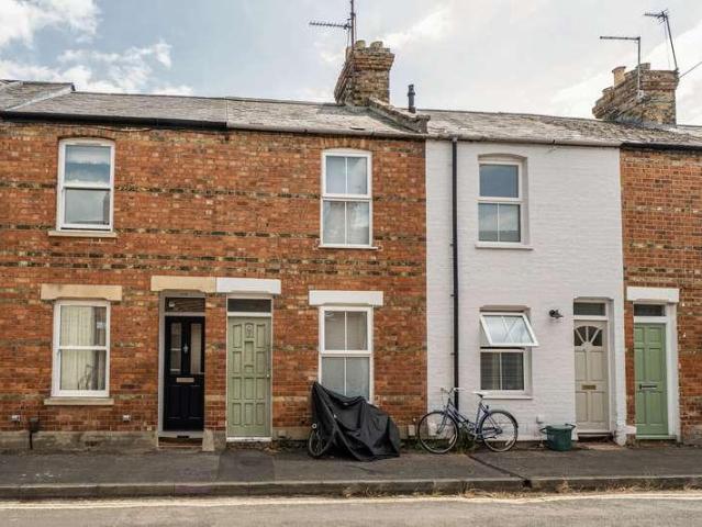 2 bed house for sale