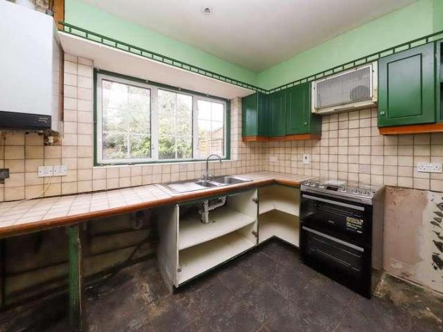 2 bed house for sale