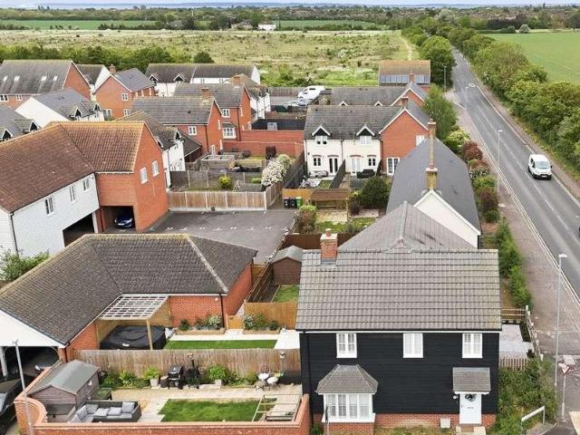 2 bed house for sale