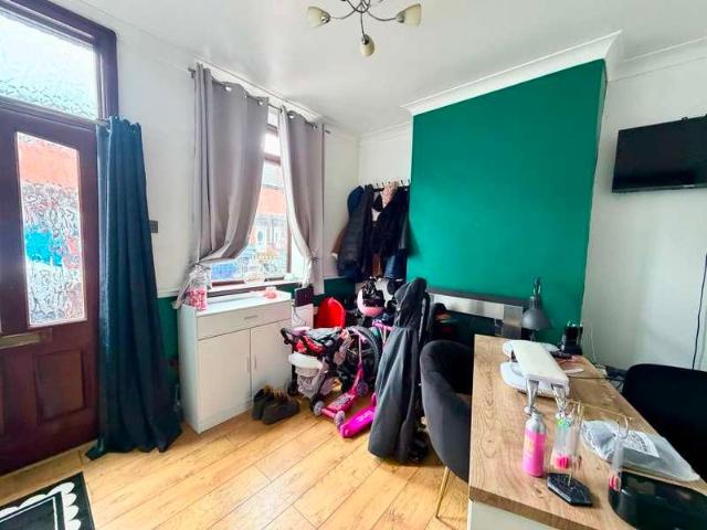 2 bed house for sale