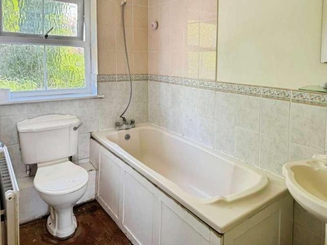 2 bed house for sale