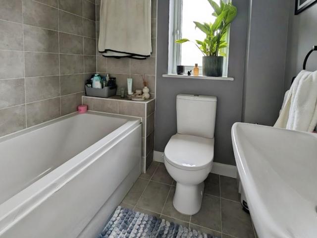 2 bed house for sale