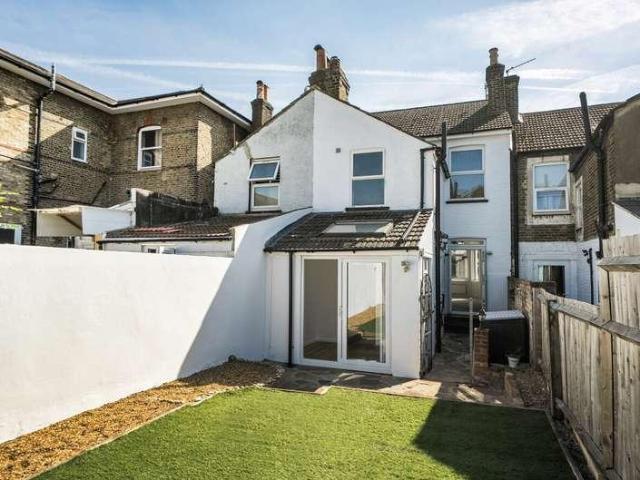 2 bed house for sale