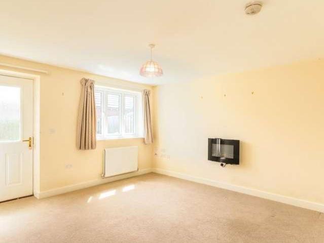 2 bed house for sale