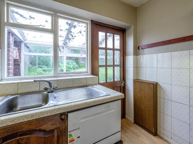 2 bed house for sale