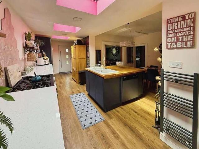2 bed house for sale