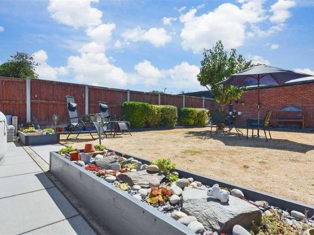 2 bed house for sale