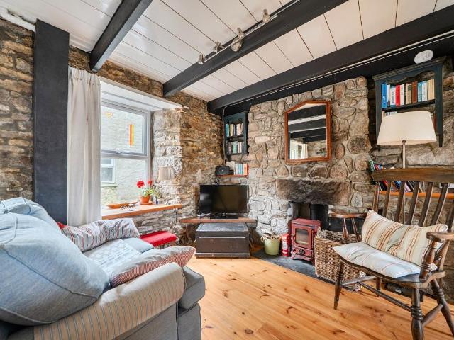 2 bed house for sale