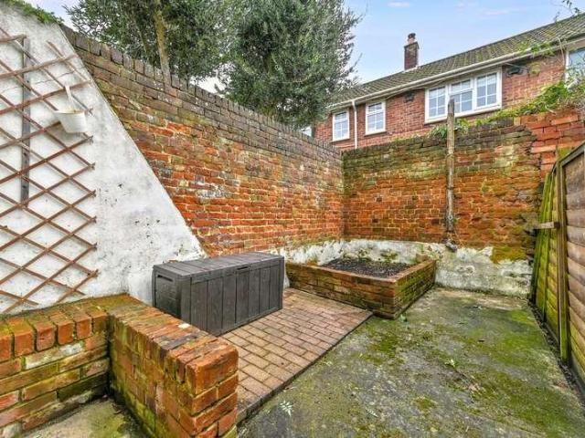 2 bed house for sale