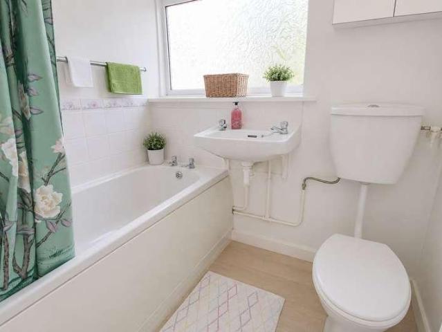 2 bed house for sale