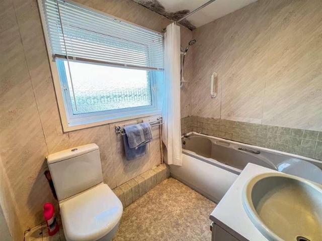 2 bed house for sale