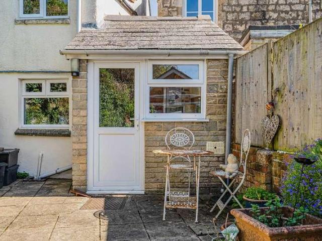 2 bed house for sale