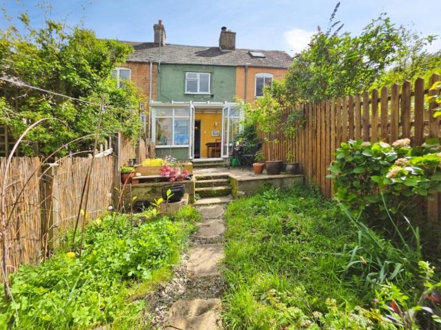 2 bed house for sale