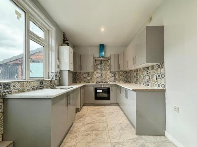 2 bed house for sale