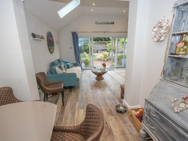 2 bed house for sale