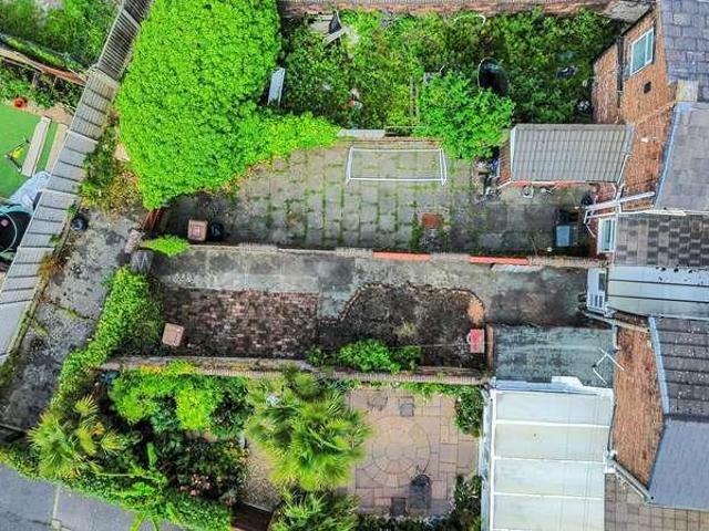 2 bed house for sale