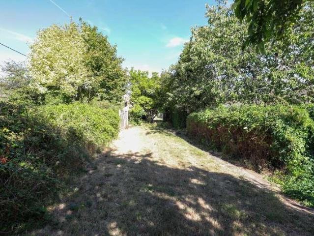 2 bed house for sale