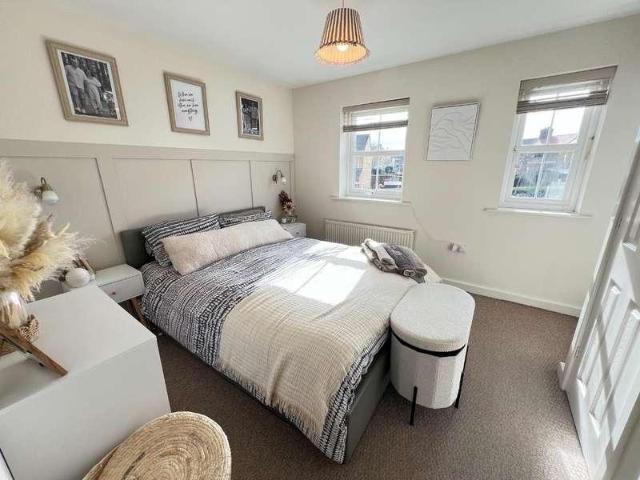 2 bed house for sale