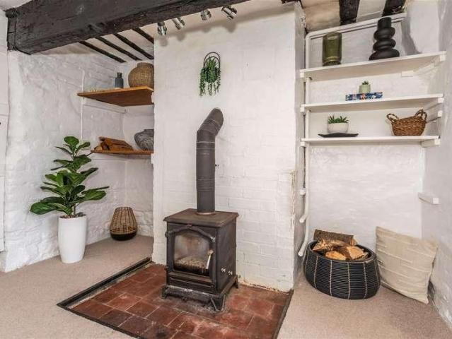 2 bed house for sale
