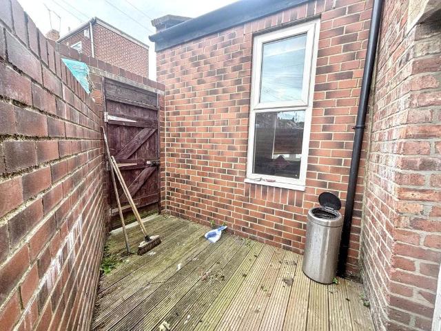 2 bed house for sale